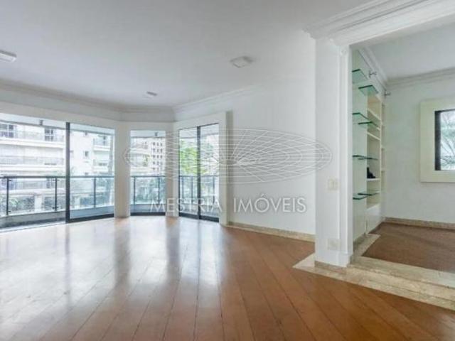 Excelente e amplo apartamento, pertinho do shopping Higienópolis!