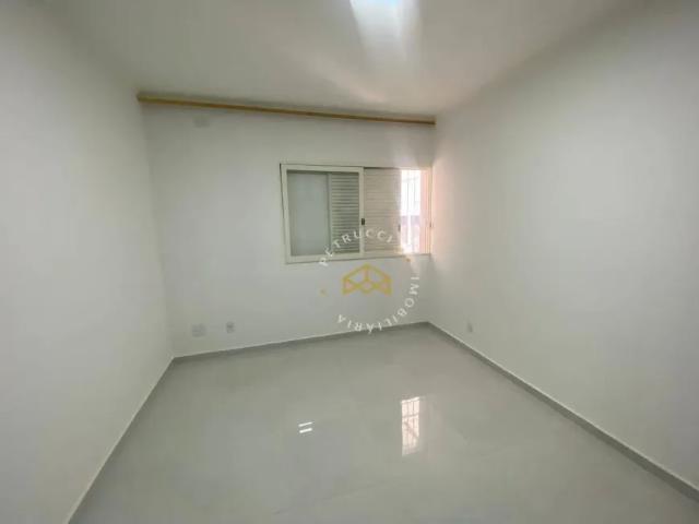 Excelente Imóvel Comercial com 4 Quartos e 3 banheiros para Alugar, 244 m²