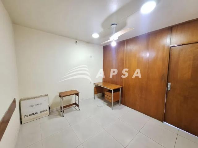 Excelente imóvel de 43 m composto por 1 ante sala recepção 1 sofa, uma lavabo/ banheir, 2 salas, s
