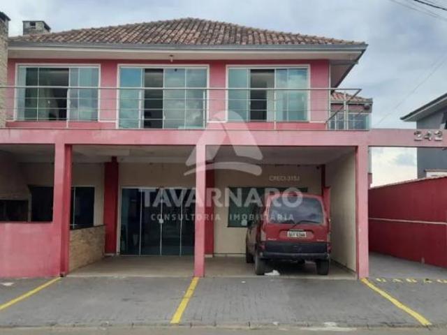 Excelente imóvel misto, combinando áreas comerciais e residenciais, com uma área total de 535 m²