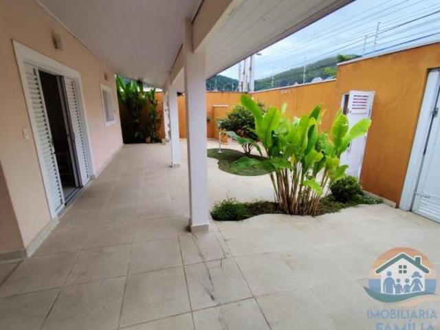 EXCELENTE IMÓVEL MOBILIADO PRÓXIMO Á PRAIA LOCALIZADO NO BAIRRO MARTIM DE SÁ EM CARAGUATATUBA!