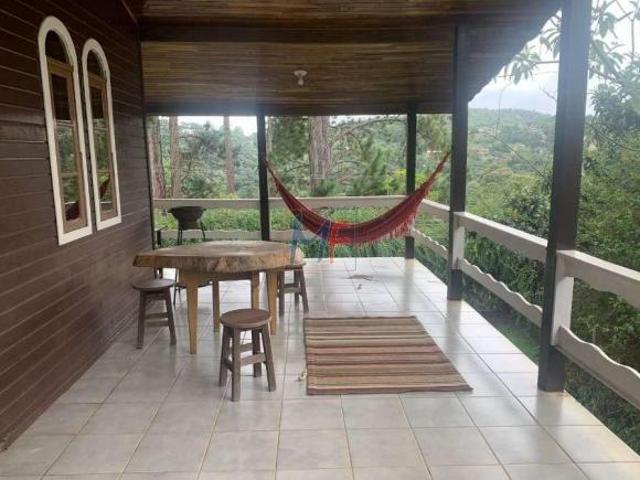 Excelente imóvel na Vila Natal Campos do Jordão, 280 m² a.c 6 quartos 1 suíte, sala, salão fest