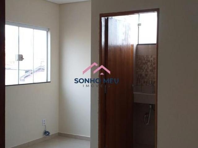 Excelente imóvel com 3 dormitórios, sendo uma suíte, sala, copa, cozinha, 2 vagas de garagem coberta