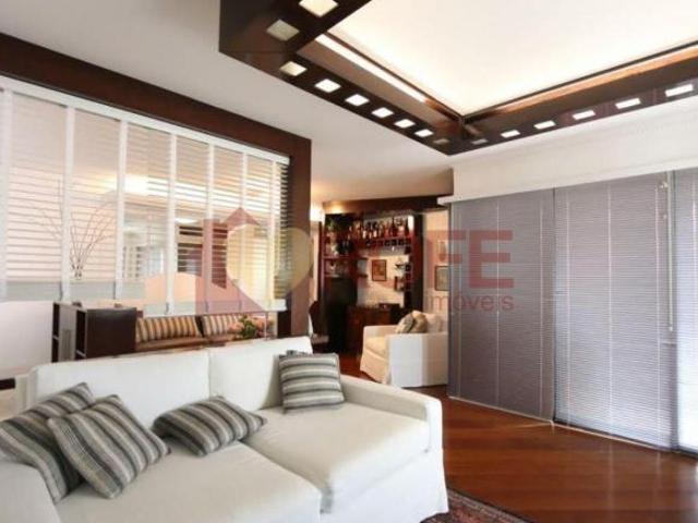 EXCELENTE IMÓVEL DE 220 M², 4 QUARTOS, SENDO 2 SUÍTES, 4 VAGAS FIXAS COM TOMADAS PARA CARROS ELÉTRIC