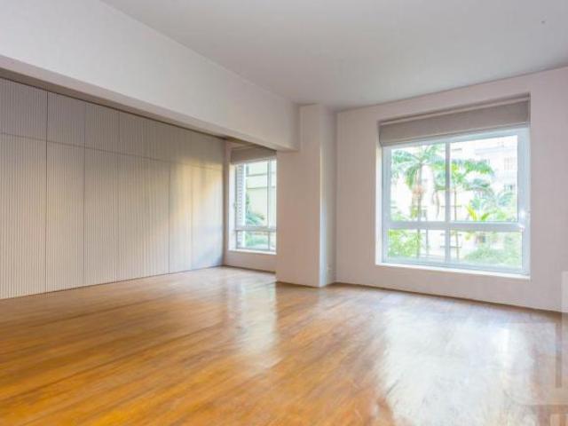 EXCELENTE IMÓVEL, TOTALMENTE REFORMADO, PLANTA MODIFICADA LOCALIZADO EM ÁREA NOBRE