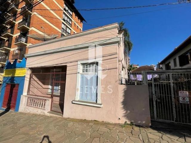 EXCELENTE INVESTIMENTO Casa Comercial com tereno amplo no Centro da Cidade