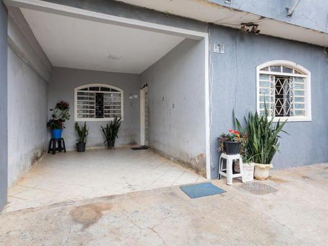 Excelente investimento Renda garantida Casa térrea 3 quartos + 3 aptos prontos para alugar!