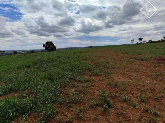 EXCELENTE INVETIMENTO ver descrição. Fazenda em Abaete de 172 ha. Com Rio Marmelada e outorga