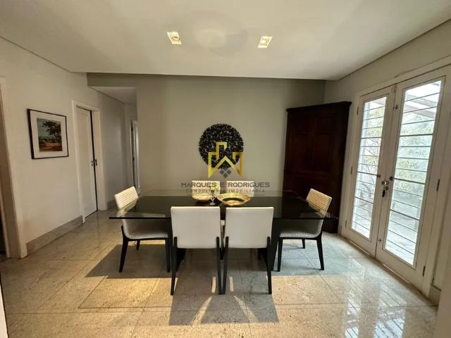 Excelente oportunidade no Bairro Santa Rosa, Casa com uma localização privilegiada!