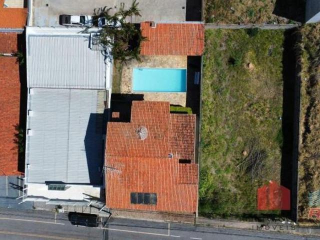 Excelente oportunidade no Jardim Itália! Casa com possibilidade de ponto comercial
