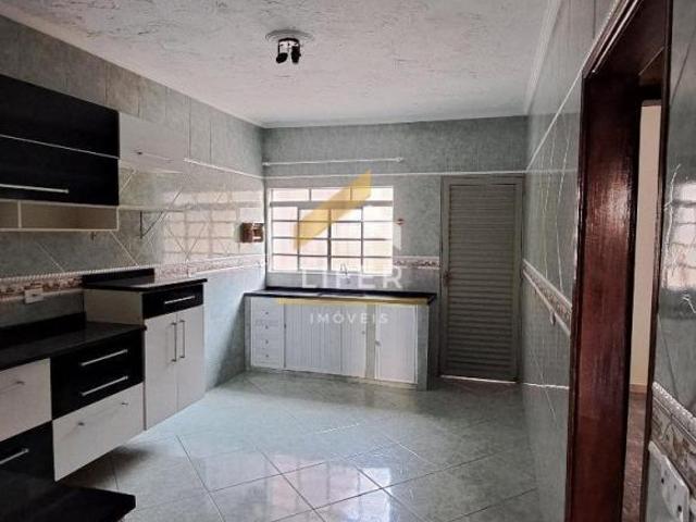 Excelente oportunidade no Jardim Melina I – Sobrado espaçoso com ótimo potencial