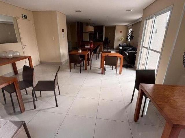 Excelente oportunidade! Apartamento com 2 quartos, 1 suíte, 2 banheiros e vaga de garagem na Vila da