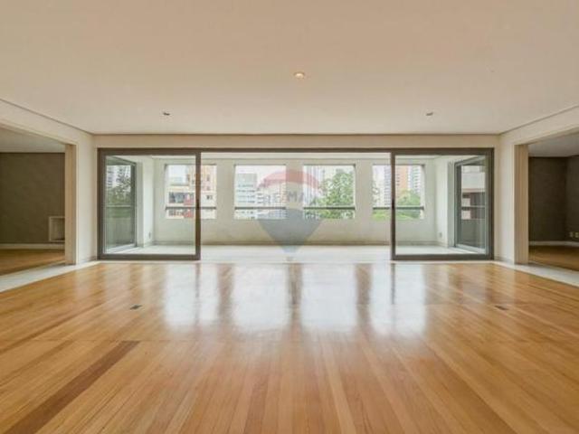 Excelente Oportunidade: Apartamento de 4 Quartos sendo 2 suítes na Vila Andrade