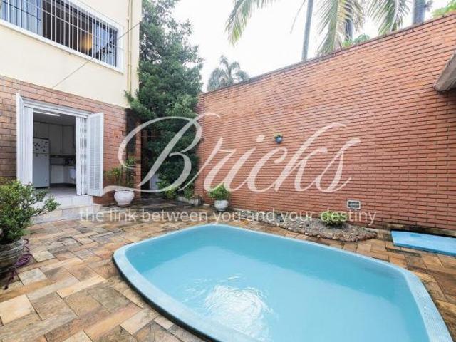 EXCELENTE OPORTUNIDADE CASA COM PISCINA ALTO DA BOA VISTA