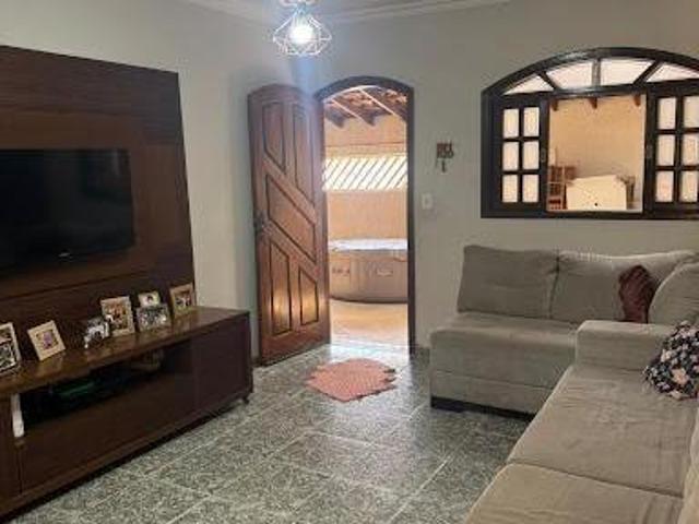 EXCELENTE OPORTUNIDADE! CASA COMPLETA E BEM LOCALIZADA