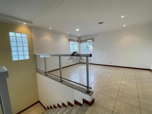 EXCELENTE OPORTUNIDADE CASA À VANDA NO BAIRRO INGÁ, 3 QUARTOS, 4 VAGAS COM PISCINA