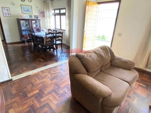 Excelente oportunidade: Casa à venda em Curitiba PR, bairro Guabirotuba, 4 quartos, 2 salas, 3 banhe