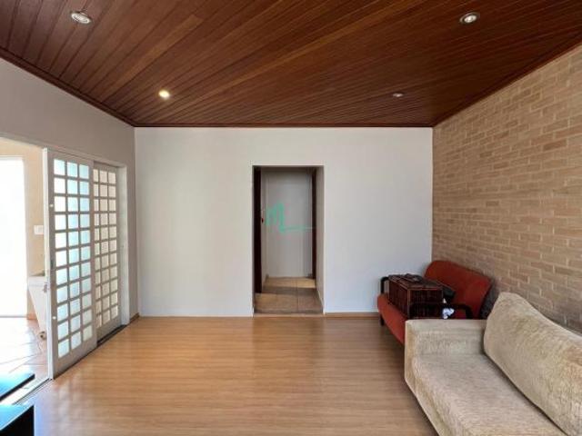 Excelente oportunidade! Casa à venda em Franca SP, na Vila França: 1 quarto, 2 salas, 1 banheiro, 3
