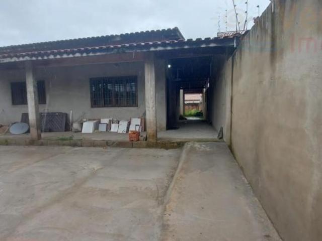 Excelente oportunidade! Casa à venda em Itanhaém SP, com 2 quartos, 1 suíte, 1 banheiro, 2 vagas de