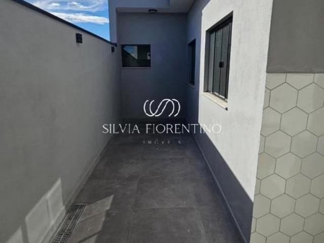 Excelente oportunidade: Casa à venda na Vila Areao, Taubaté SP, com 2 quartos, 1 suíte e 3 vagas de