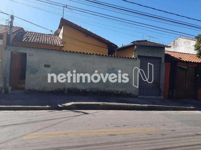 Excelente Oportunidade: Casa Geminada em Localização Privilegiada