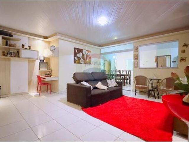 Excelente Oportunidade: Casa de Médio Padrão com área gourmet e piscina