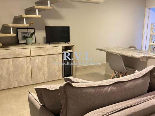 Excelente oportunidade! Casa em condomínio com 2 suítes, 2 salas, 3 banheiros, 2 vagas, na Vila Gigl