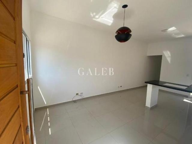 Excelente oportunidade: Casa térrea no Jardim do Lago, 03 quartos, 01 suíte, ampla sala e garagem co