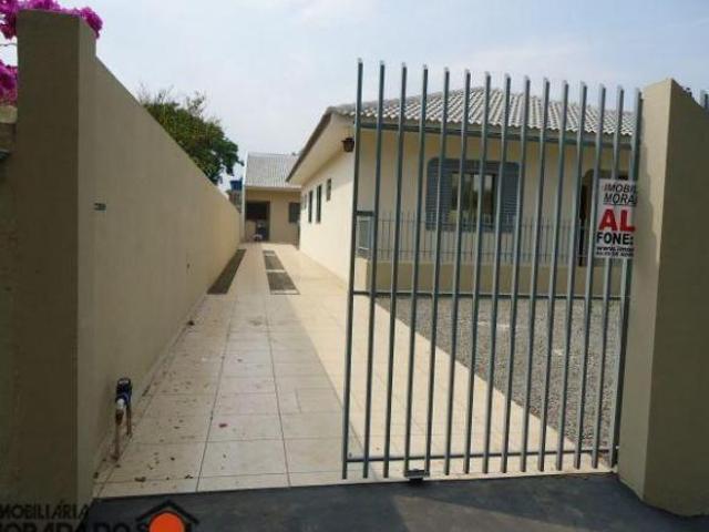 Excelente oportunidade de adquirir uma casa e mais 3 kitnets no fundo no bairro Zona 07!Casa da Fren