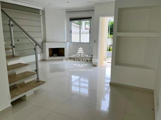 EXCELENTE OPORTUNIDADE DE CASA CHARMOSA EM CONDOMINIO FECHADO COM VALOR ATRATIVO