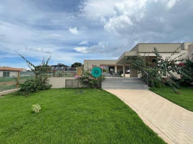 EXCELENTE OPORTUNIDADE DE CASA A VENDA 04 QUARTOS NO CONDOMINIO GRAN ROYALLE LAGOA SANTA !