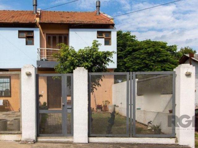 Excelente oportunidade de casa à venda em condomínio fechado no Reserva Guarujá, localizado na Aveni