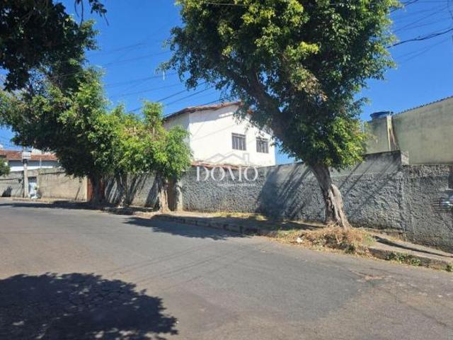 Excelente Oportunidade de Investimento – 3 Casas no Bairro Serrano