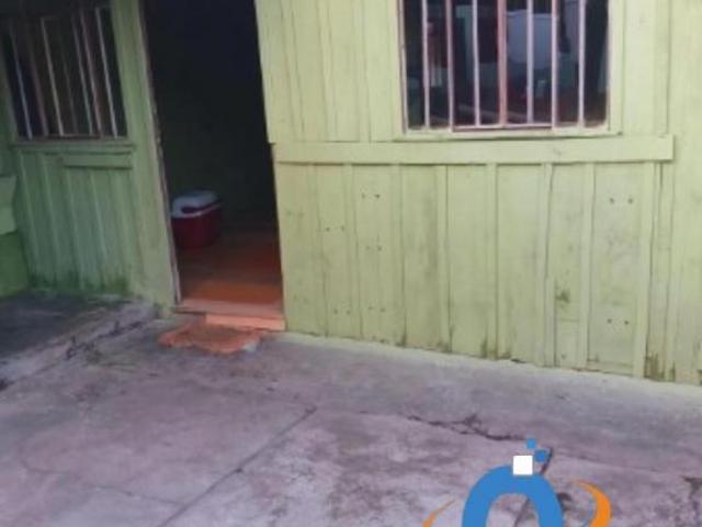 Excelente oportunidade de investimento: Casa à venda em Curitiba PR, bairro Sítio Cercado, 2 quartos