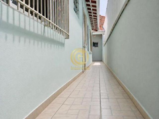 Excelente oportunidade de investimento: Casa à venda em Jacareí SP, Jardim Paraíba! 2 quartos, 1 sal