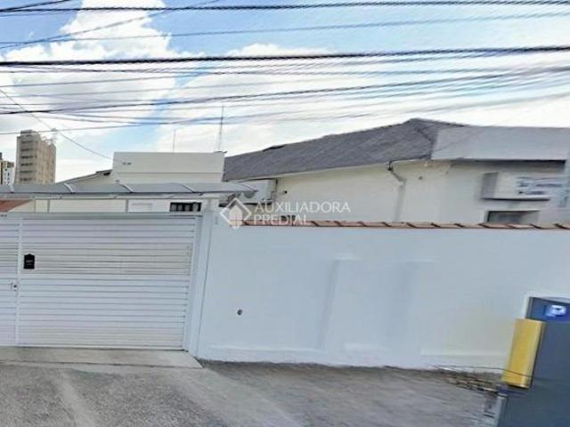 Excelente oportunidade de investimento em terreno com 400m², de uso comercial ou residencial