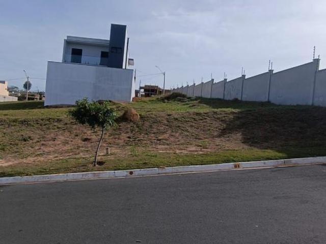 Excelente oportunidade de investimento! Este terreno de 243