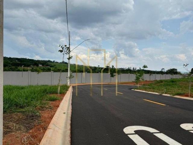 Excelente oportunidade de investimento: Lote à venda em Uberlândia MG, no bairro Loteamento Portal d