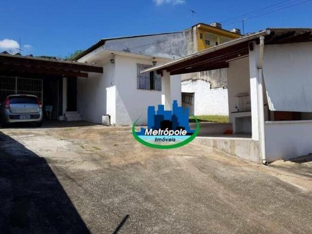 Excelente oportunidade. Dois terrenos de 270m2 cada. Todo murado. Vende juntos ou separadamente. Dim