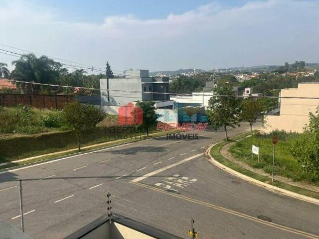 Excelente oportunidade! Esta casa nova, com todos os planejados instalados e fotovoltaica