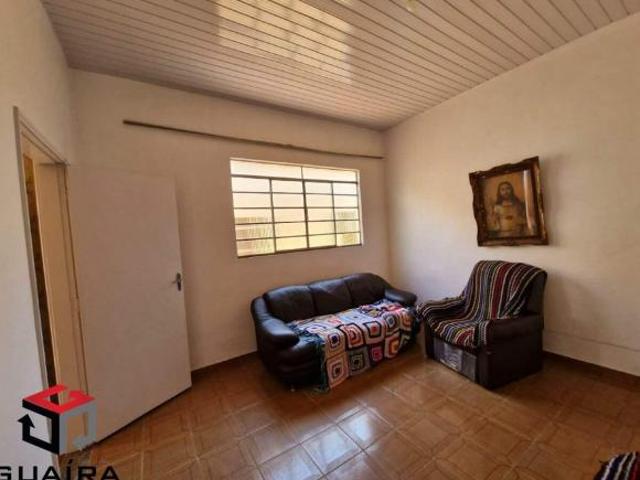 Excelente oportunidade para investidpres ou 2 familias 2 casas mesmo terreno, quintal grande Próx