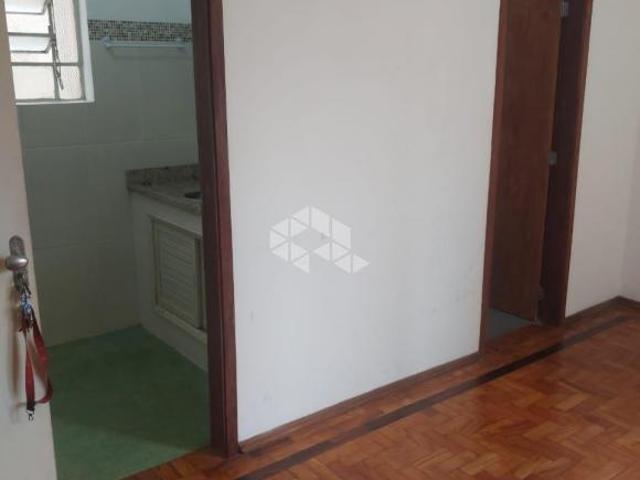 Excelente oportunidade para investir ou morar! JK bem localizado, a meia quadra da Redenção, totalm