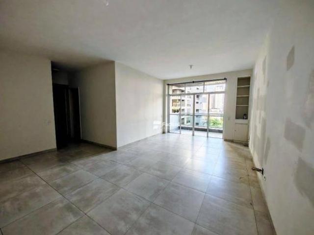 Excelente oportunidade para quem busca espaço, localização e potencial de valorização