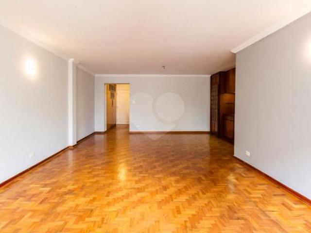 Excelente oportunidade para reforma em Higienópolis com 160m² e 1 vaga