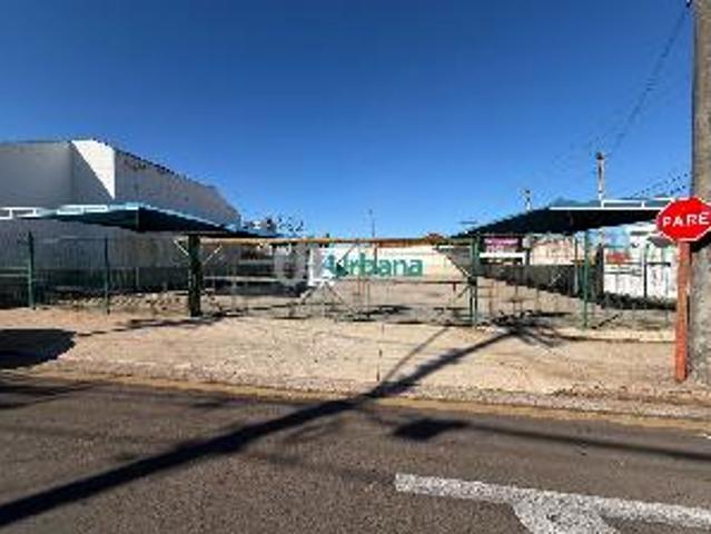 EXCELENTE OPORTUNIDADE PARA VENDA OU LOCAÇÃO DE UM TERRENO LOCALIZADO NO CENTRO. Imobiliária Urbana