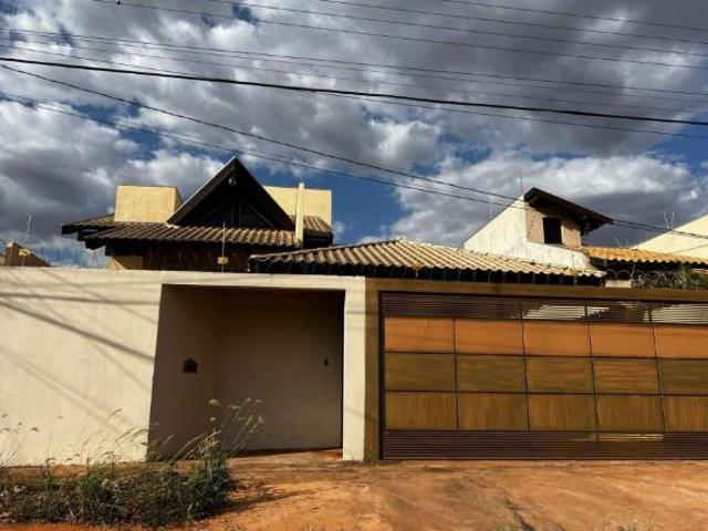 Excelente oportunidade, sobrado amplo com 05 quartos no Rita Vieira