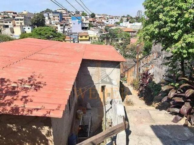 Excelente oportunidade! Terreno com 3 casas e salão comercial – ideal para renda!