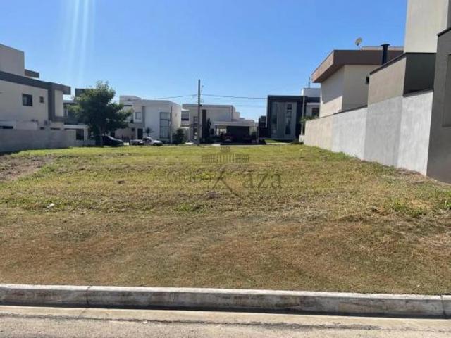 Excelente Oportunidade Terreno em Condomínio Reserva Aruanã Loteamento Floresta 260m²