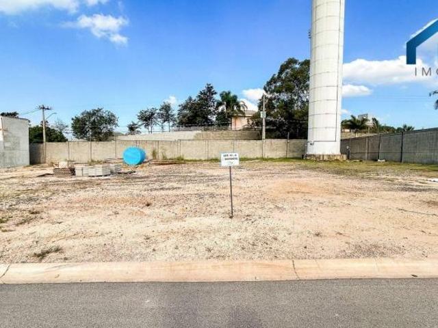 Excelente lote totalmente plano no Condomínio Vila dos Manacás
