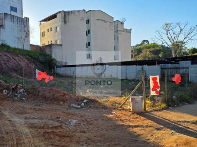 EXCELENTE LOTE À VENDA NO ROCHEDO